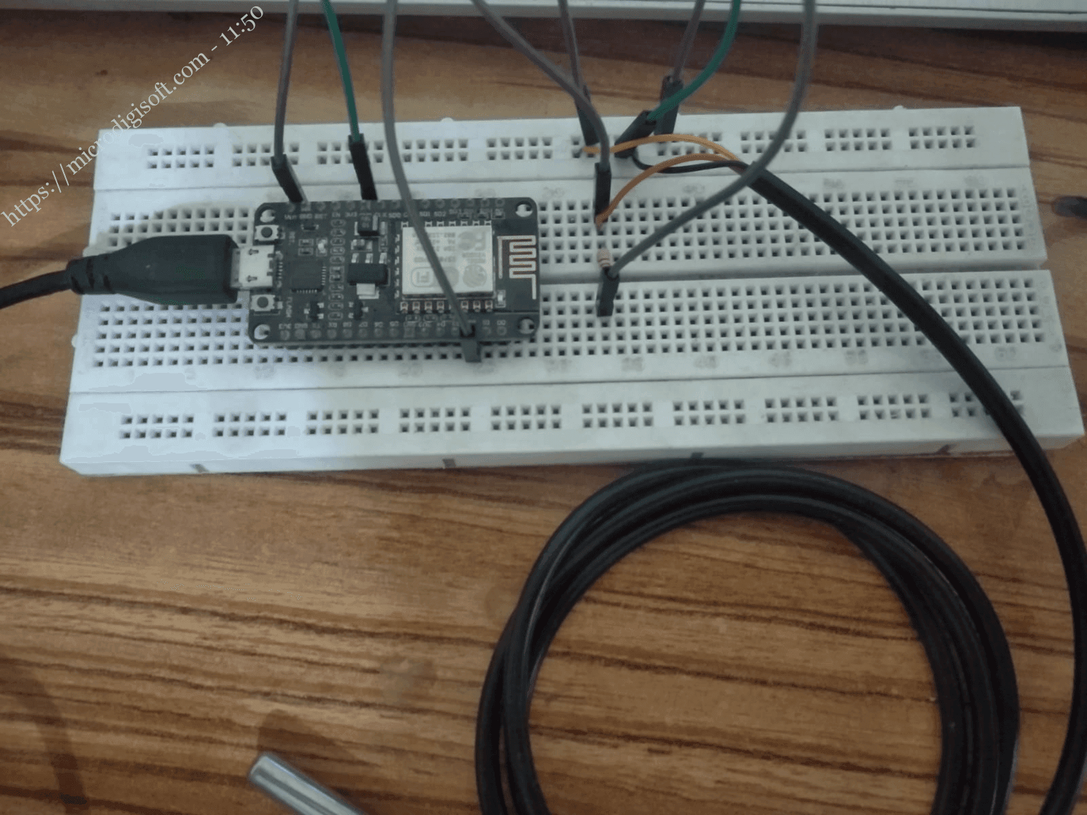 ESP8266 NodeMCU DS18B20 Web Server With MQTT